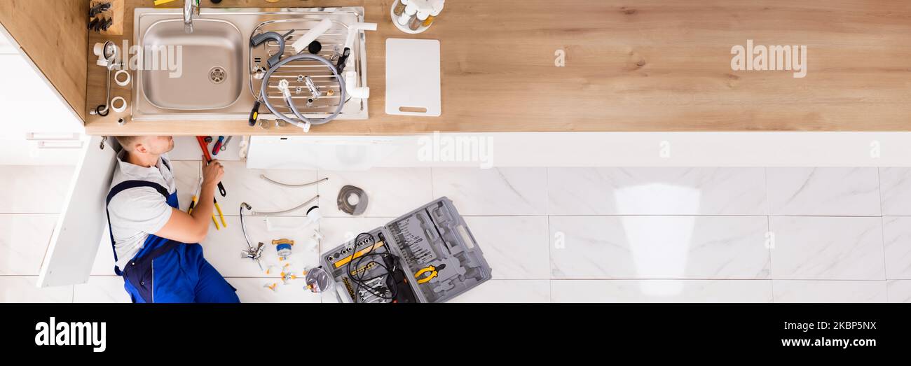 Overhead pipes hi-res stock photography and images - Alamy