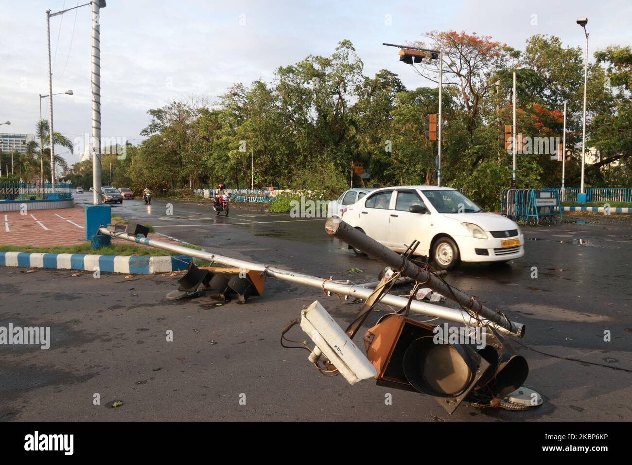 A Damage Traffic Signal post after Cyclone Amphan made its landfall, in ...