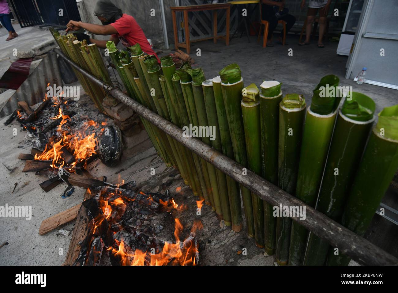 Residents roast rice hi-res stock photography and images - Alamy