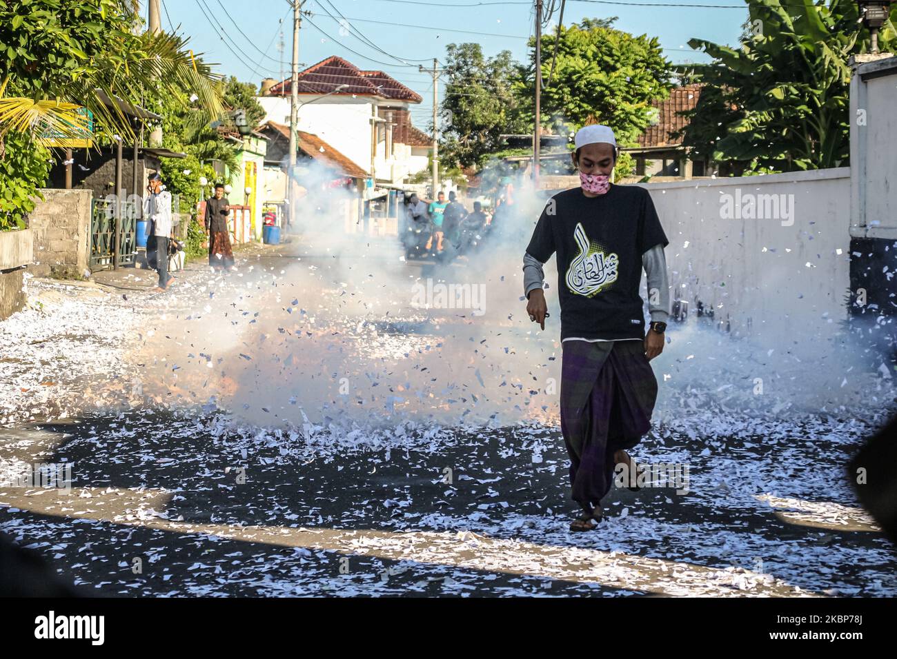 Indonesian Muslims lights up of firecracker during Eid al-Fitr amid ...