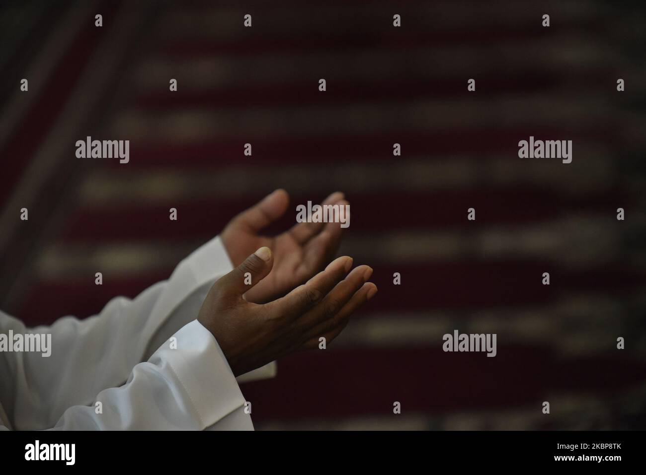 Mosque prayer 2020 iran hi-res stock photography and images - Alamy
