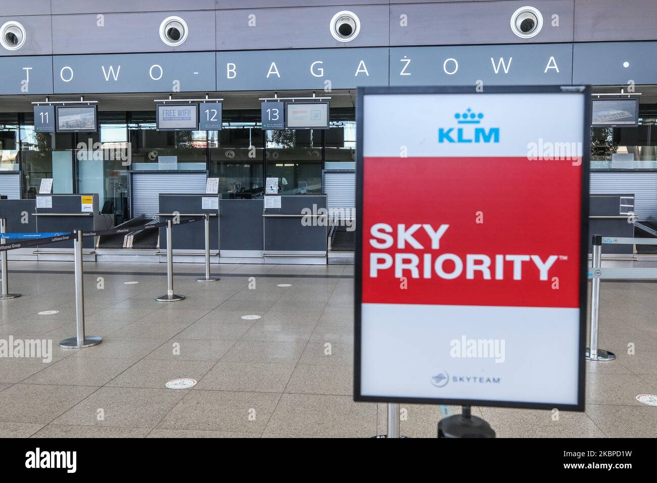 Klm sky priority check in line hi-res stock photography and images - Alamy