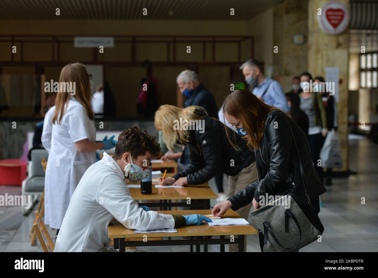 Hospital entrance forms hi-res stock photography and images - Alamy