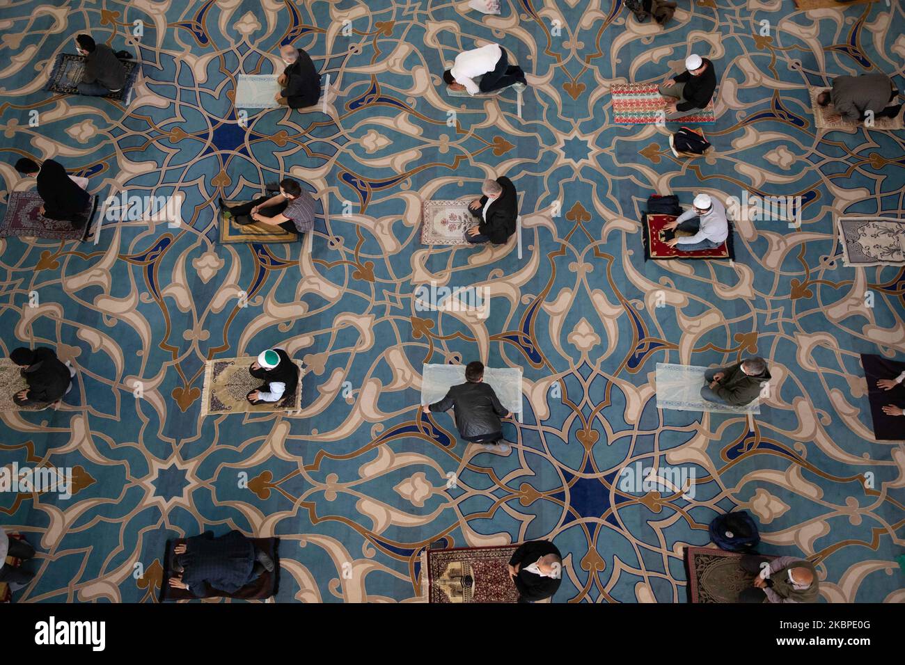 The worshipers perform Friday prayers in the largest mosque (ÇAMLICA ...