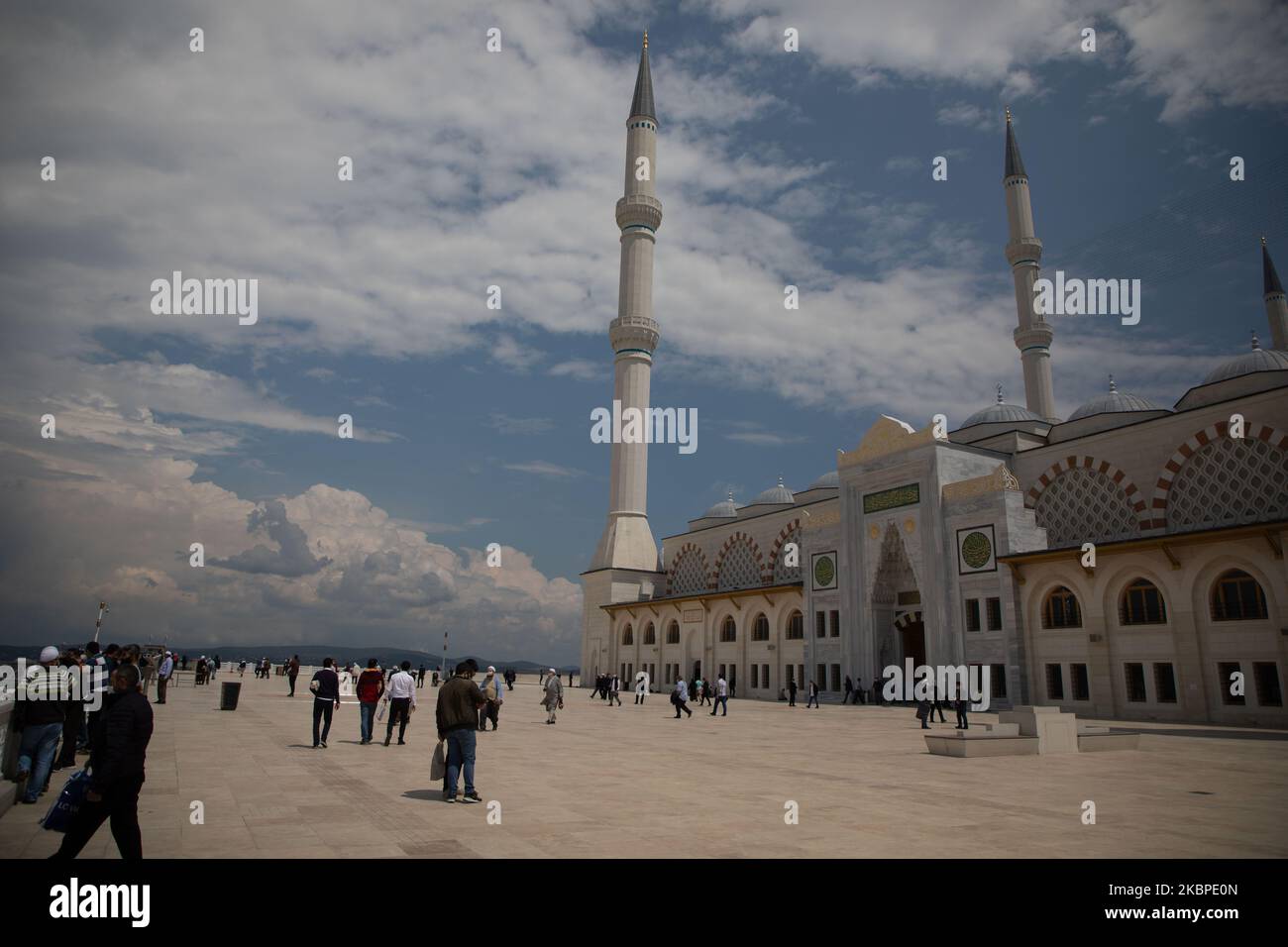 The worshipers perform Friday prayers in the largest mosque (ÇAMLICA ...