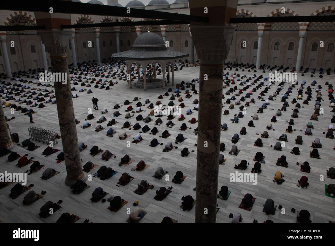The worshipers perform Friday prayers in the largest mosque (ÇAMLICA ...