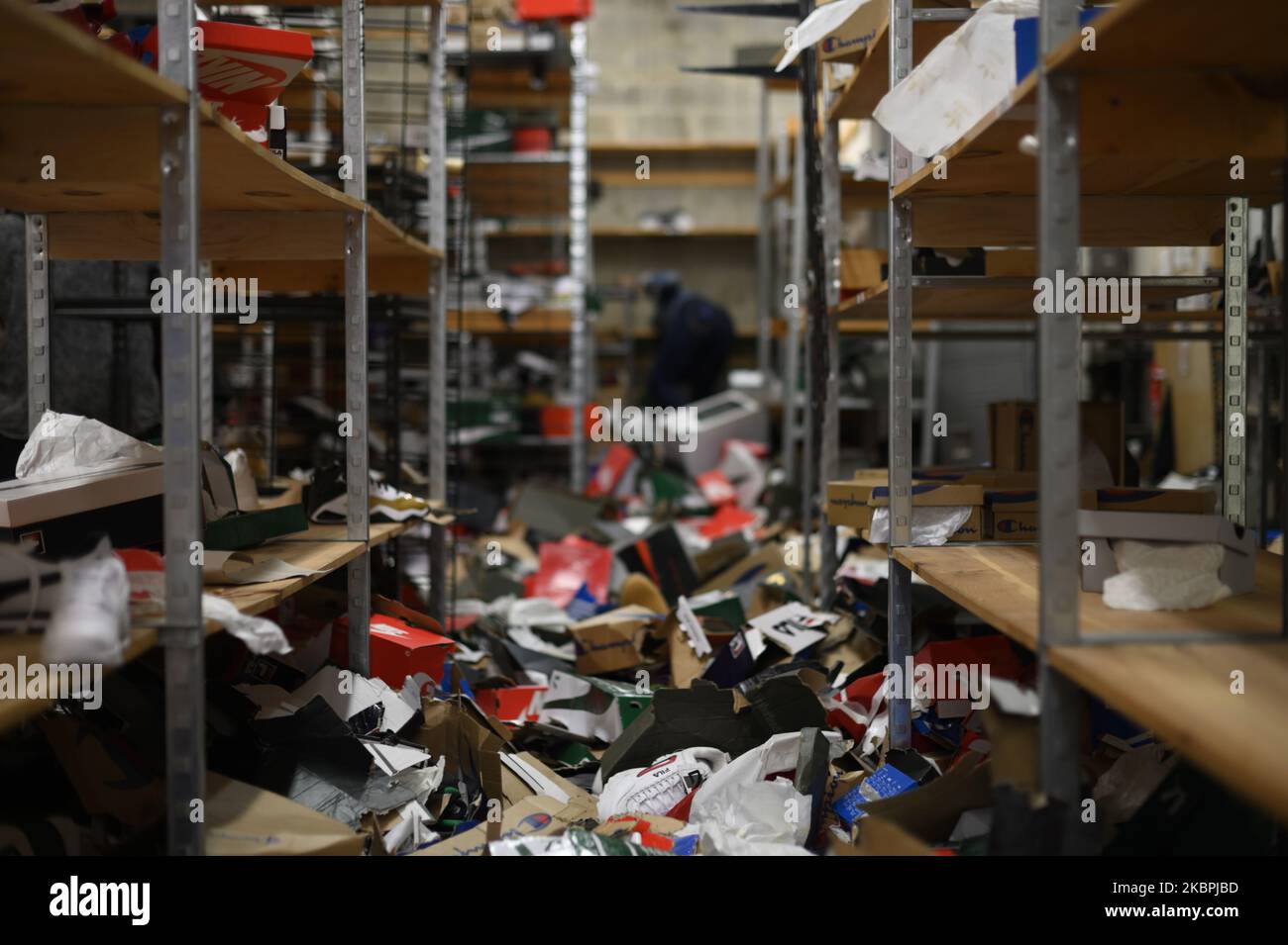 Empty shoe boxes hi-res stock photography and images - Alamy