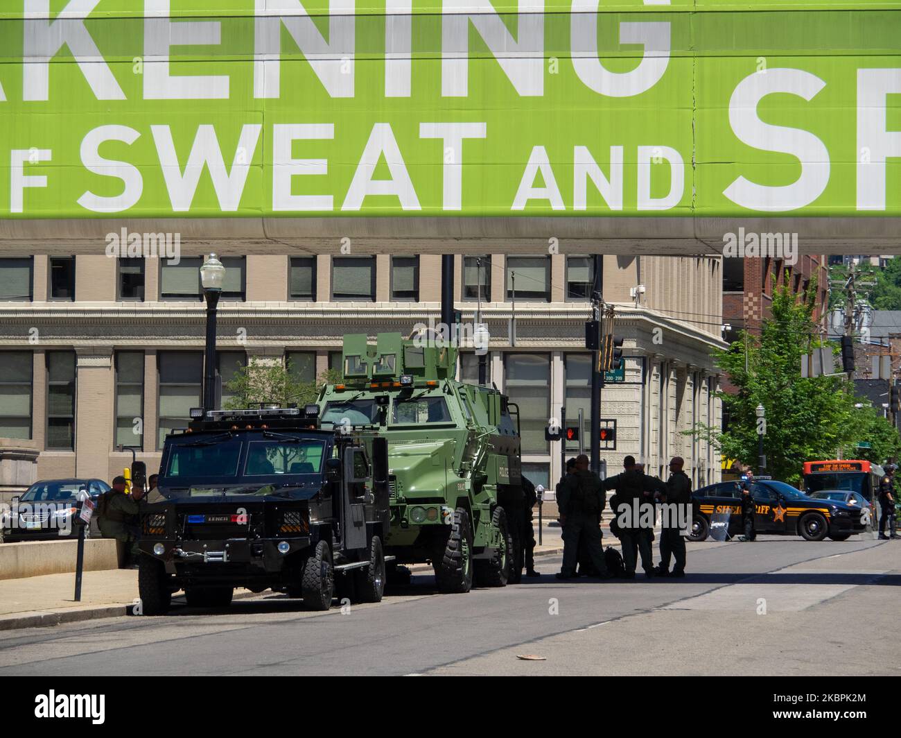 Swat teams coronavirus pandemic pandemic hi-res stock photography and ...
