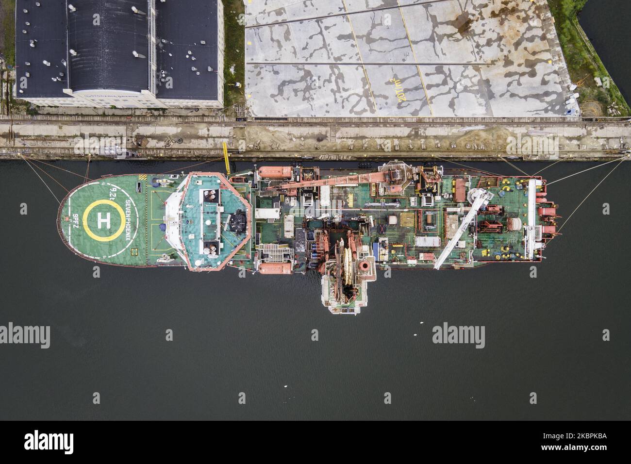 Phoenix pipe laying ship hi-res stock photography and images - Alamy