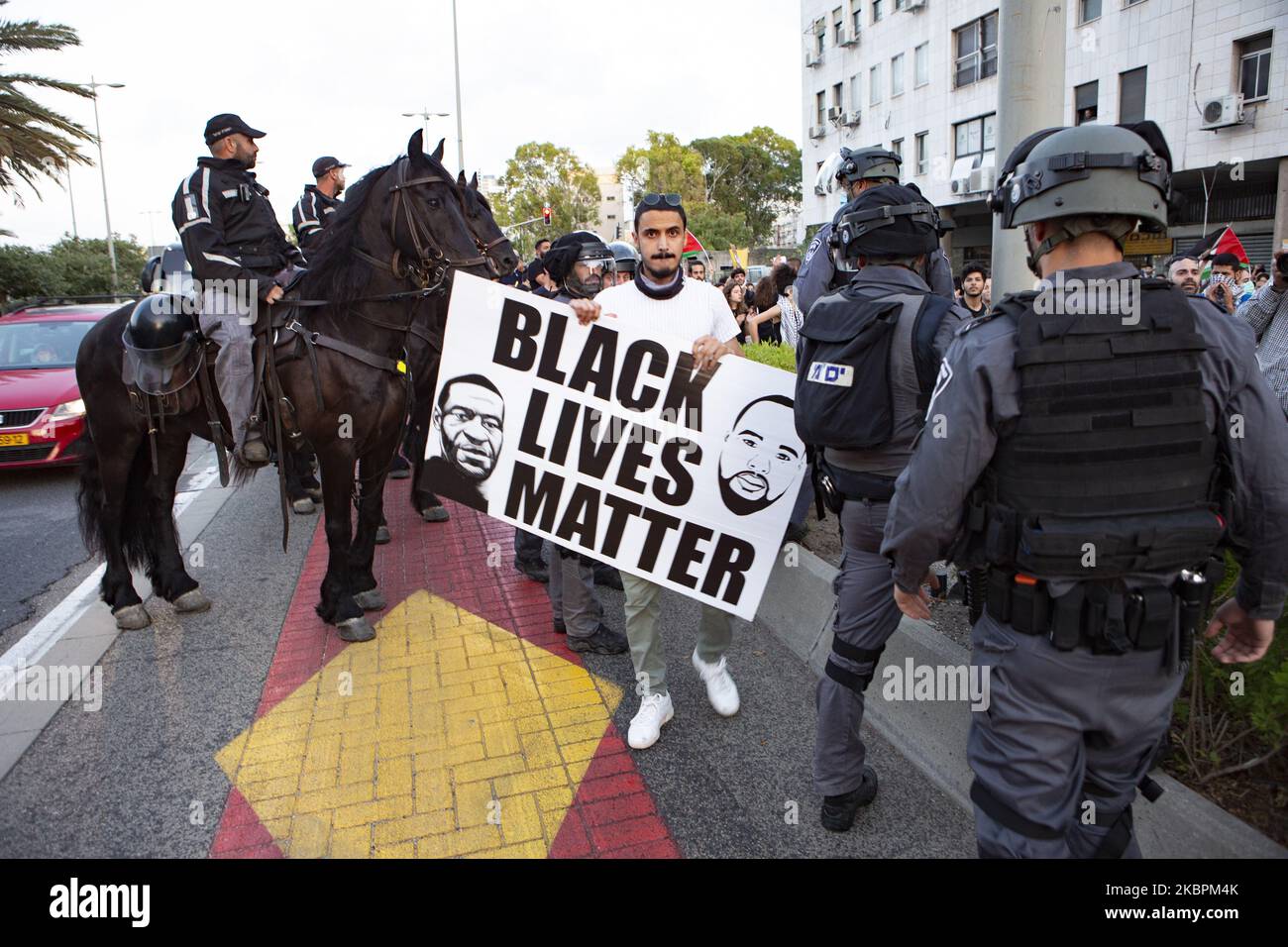 Hundreds of Palestinian citizens of Israel protested in the city of ...