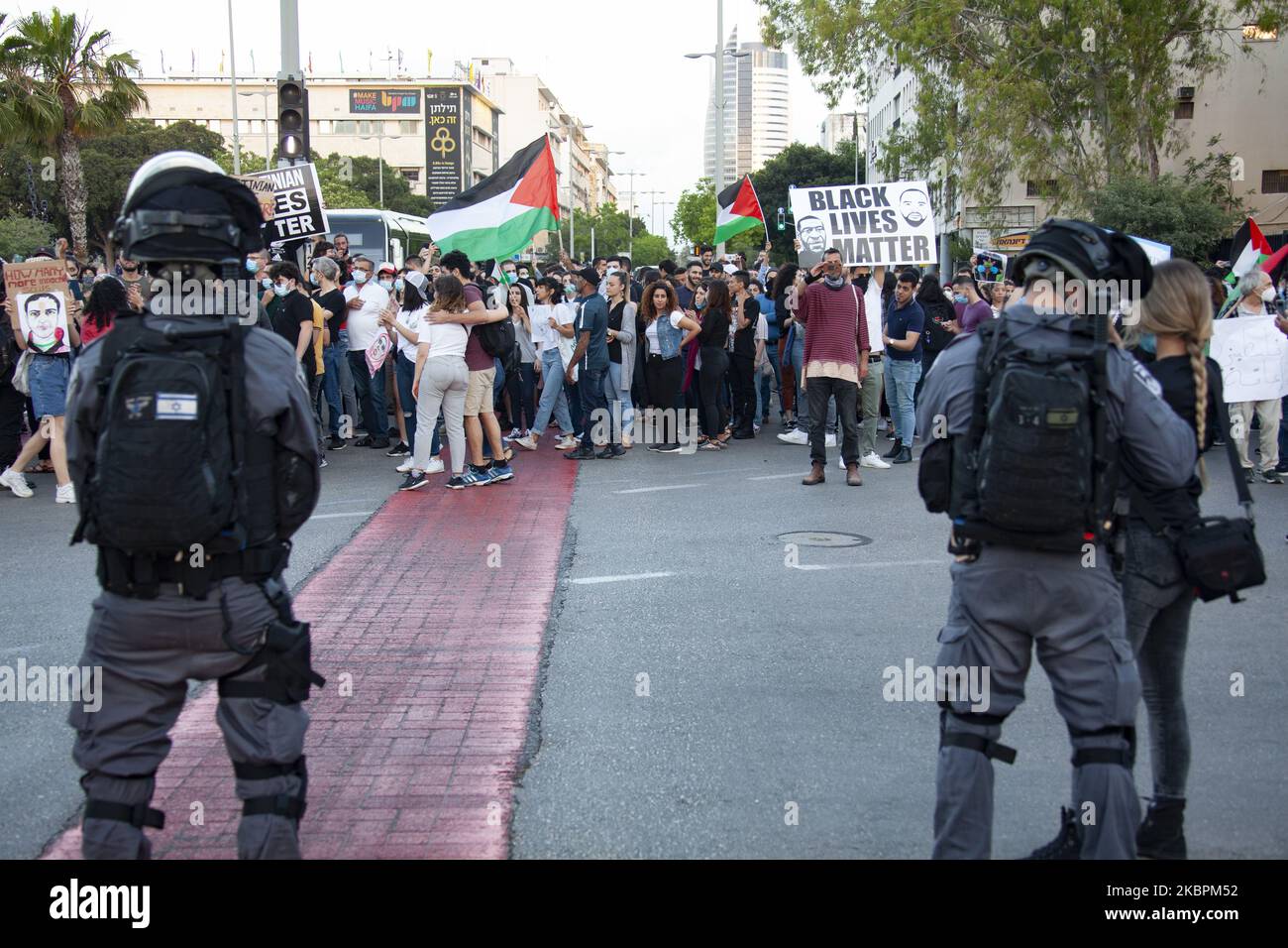 Hundreds of Palestinian citizens of Israel protested in the city of ...