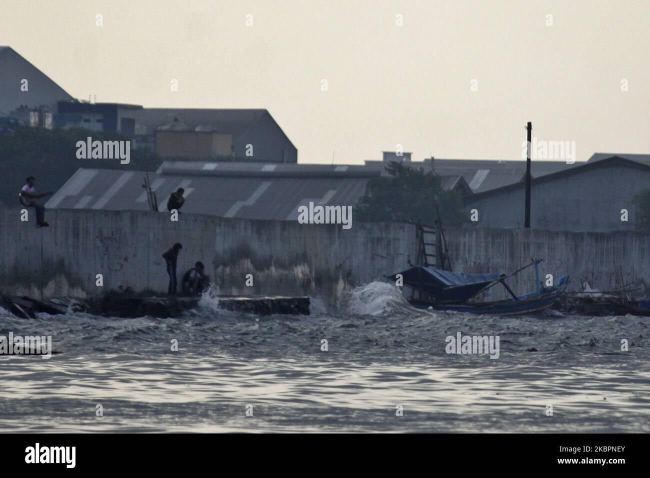 3 meter waves hi-res stock photography and images - Alamy