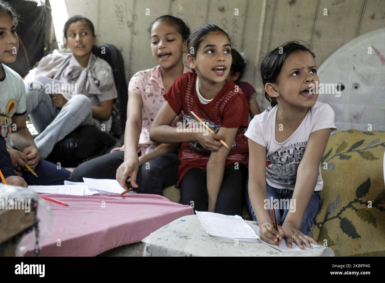 Arabic family 4 children hi-res stock photography and images - Alamy