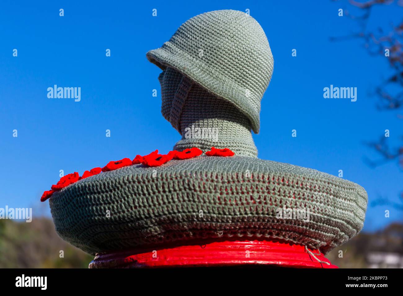 Red post box topper hi-res stock photography and images - Alamy