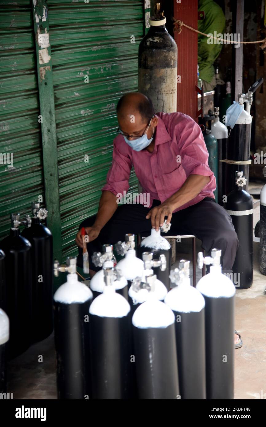 Indian women cleaning road hi-res stock photography and images - Alamy