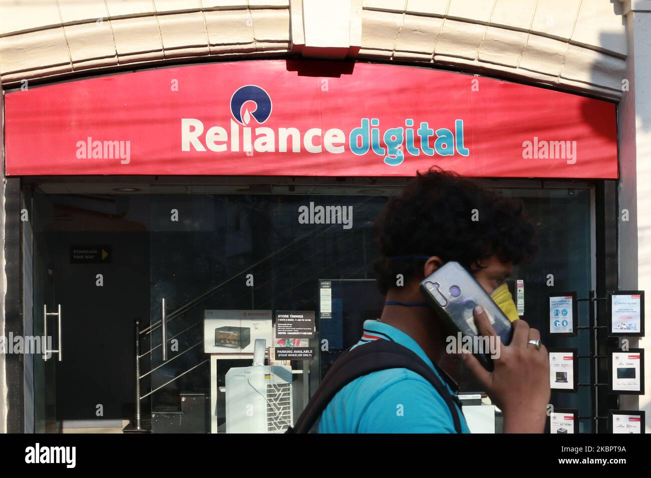 Reliance Mobile Store Logo