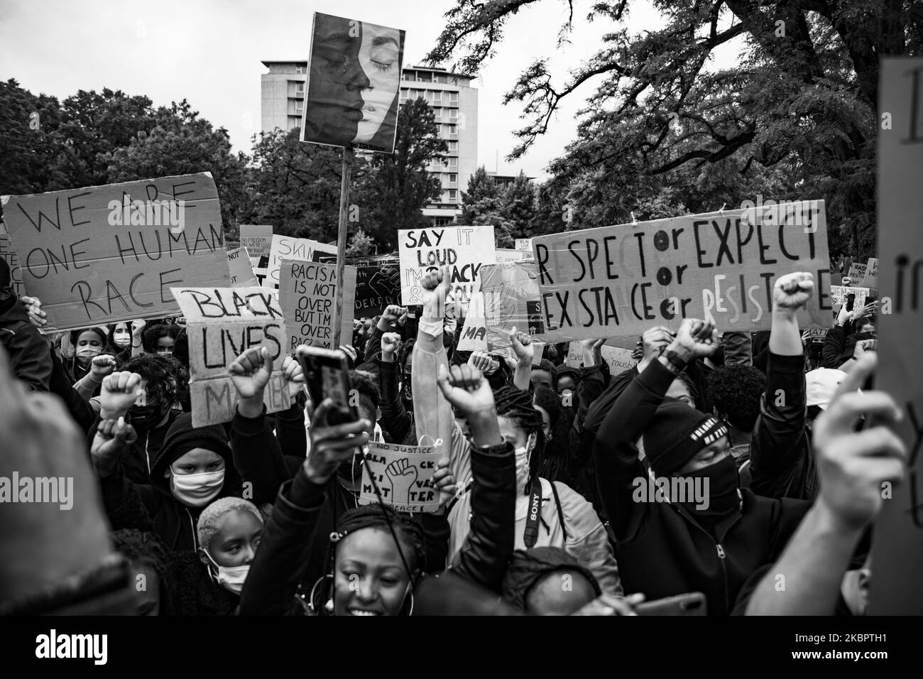 (EDITOR'S NOTE: IMAGE HAS BEEN CONVERTED TO BLACK AND WHITE) People ...