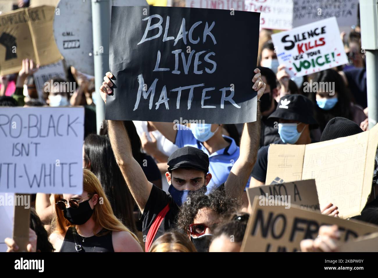 Large numbers of people marched down Lisbon's main avenues to reject ...
