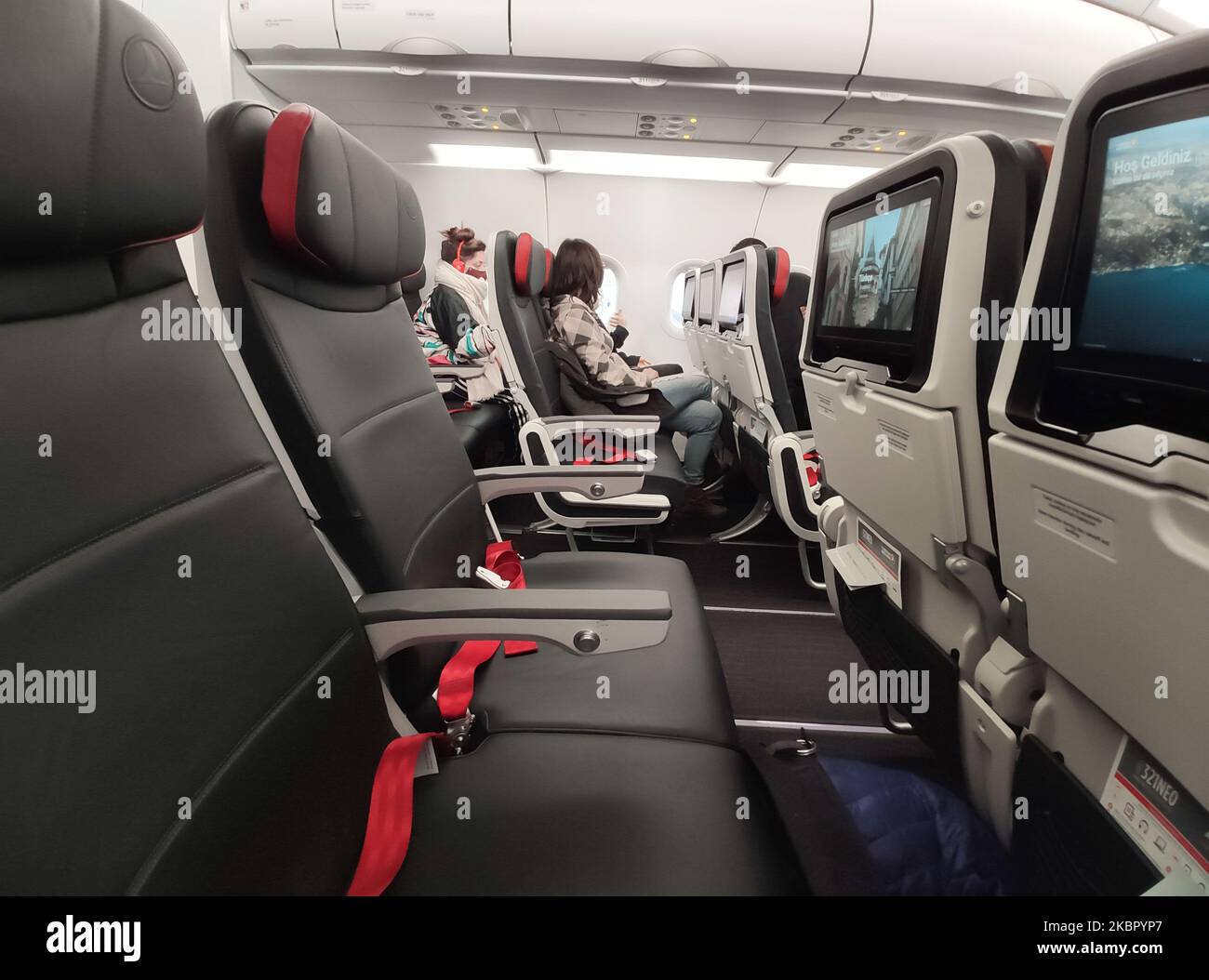 Turkish airlines flight attendant hi-res stock photography and images ...