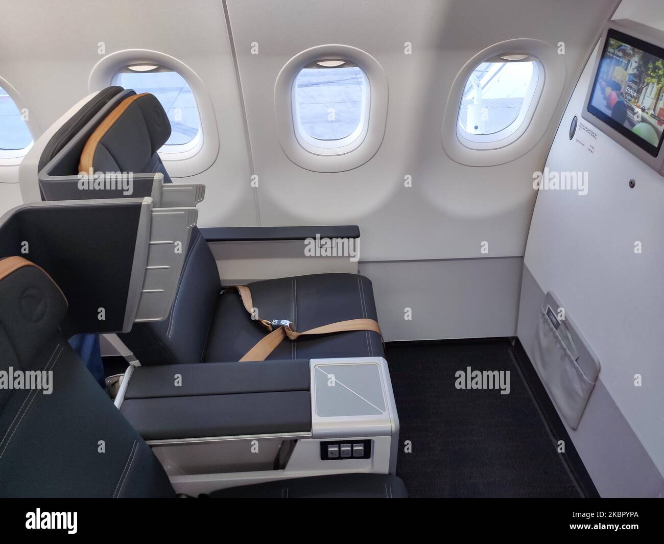 Business Class seats in an Airbus A321NEO. Flying with Turkish Airlines ...
