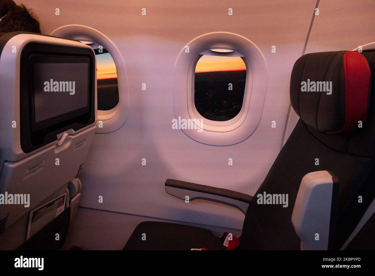 Business class flight face mask hi-res stock photography and images - Alamy