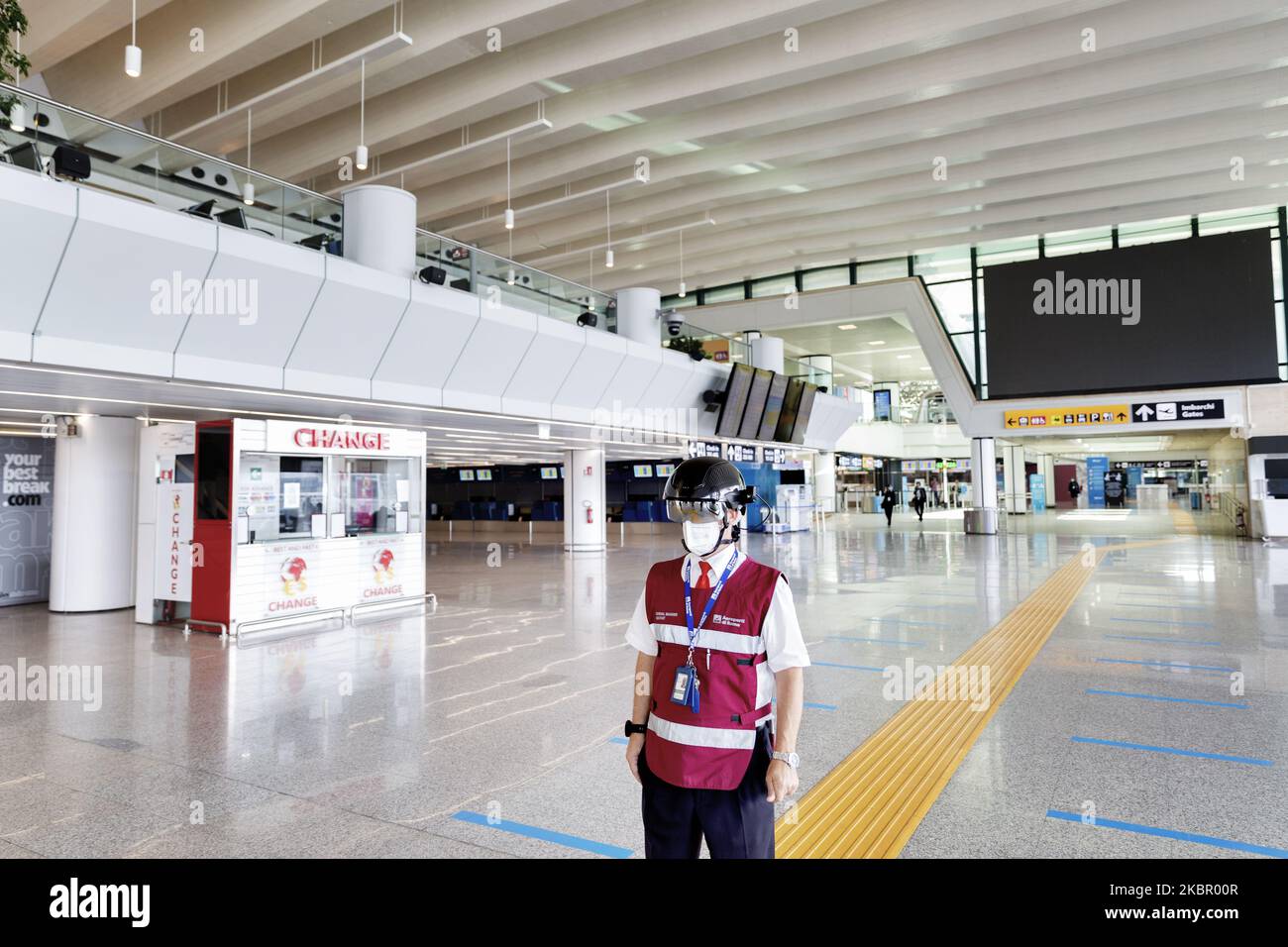 A security member of the international airport of Roma Leonardo Da ...
