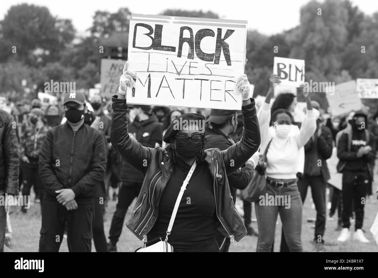 (EDITOR'S NOTE: Image was converted to black and white) Thousands of ...