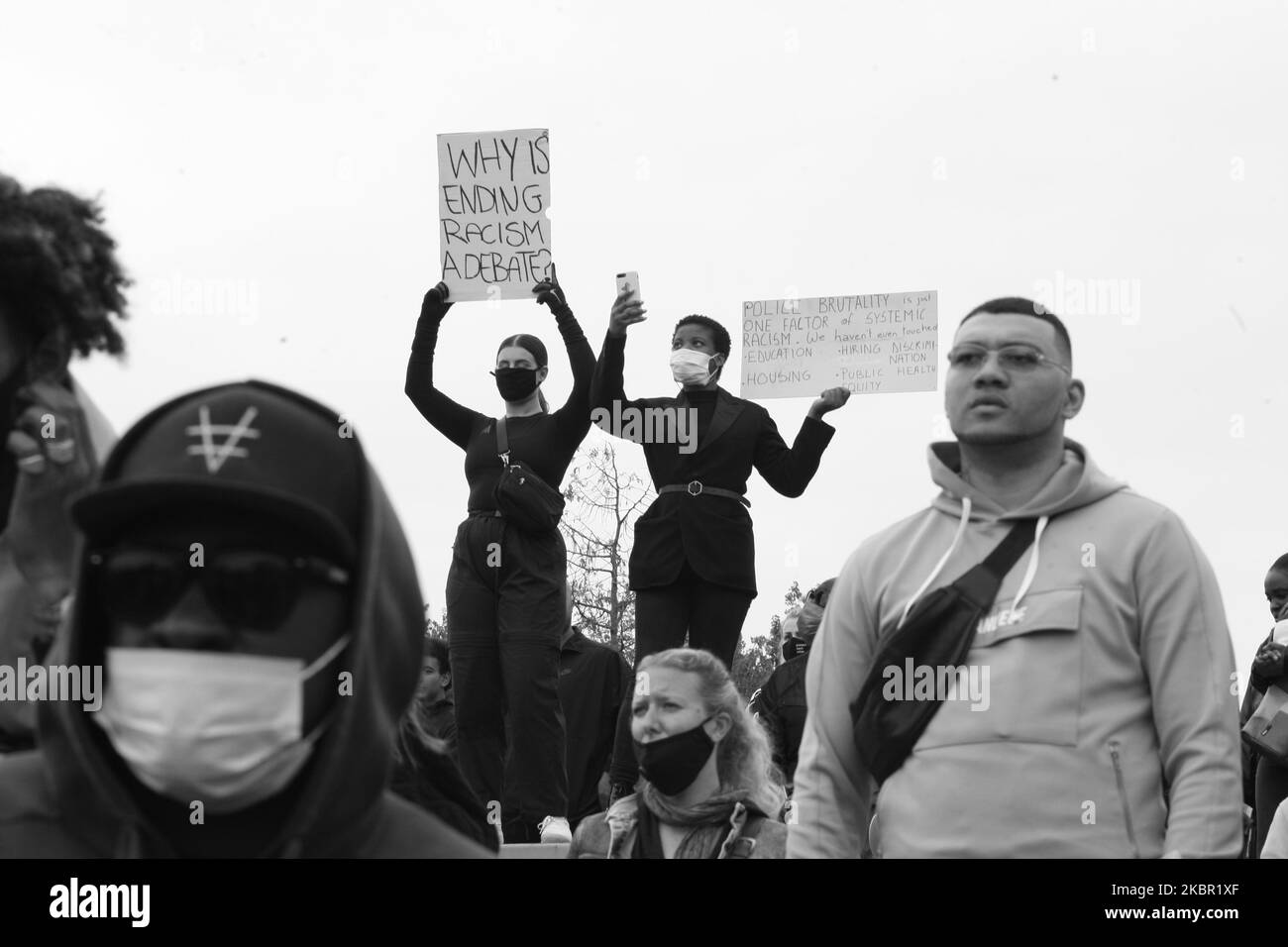 (EDITOR'S NOTE: Image was converted to black and white) Thousands of ...