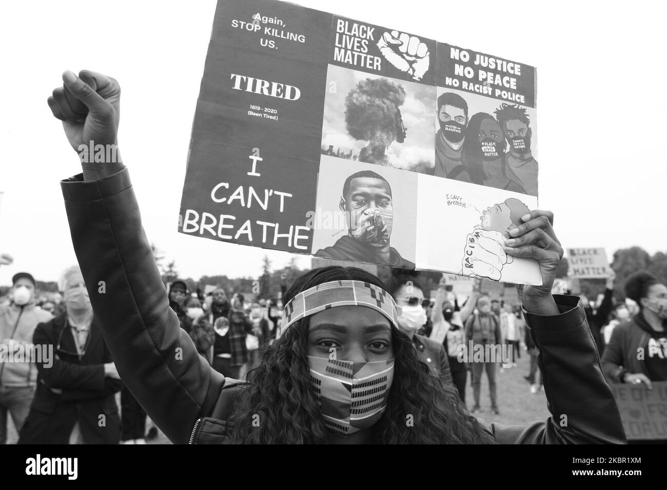 (EDITOR'S NOTE: Image was converted to black and white) Thousands of ...