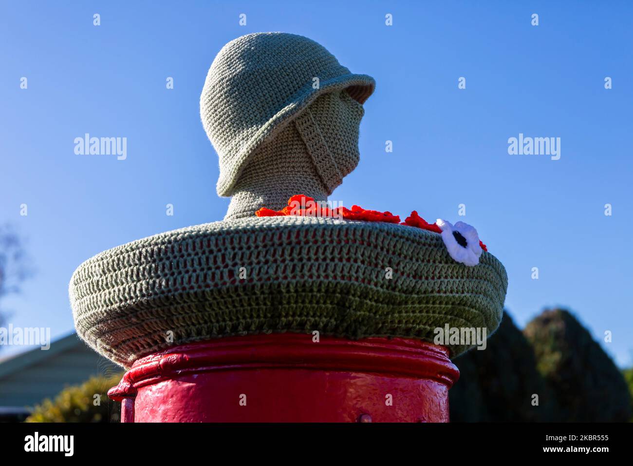 Poole, Dorset, UK. 4th November, 2022. A knitted postbox topper of ...