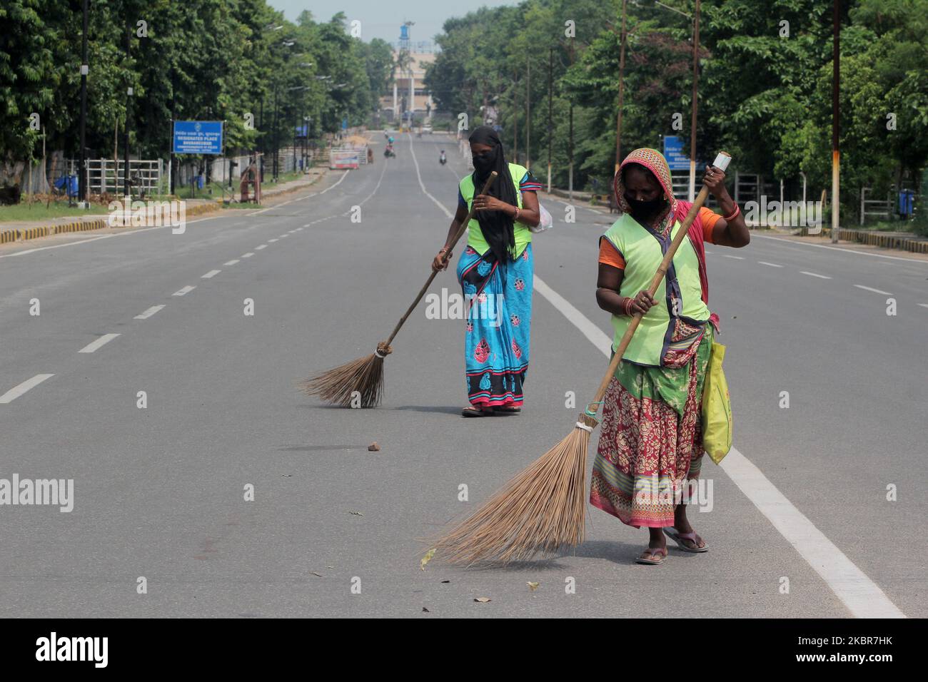 Sweepers india hi-res stock photography and images - Alamy