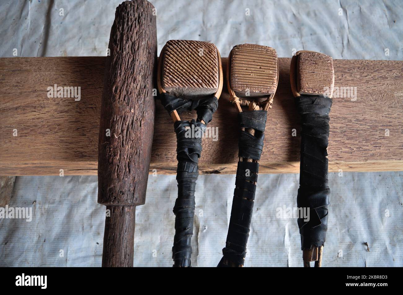 Traditional kulawi clothing hi-res stock photography and images - Alamy