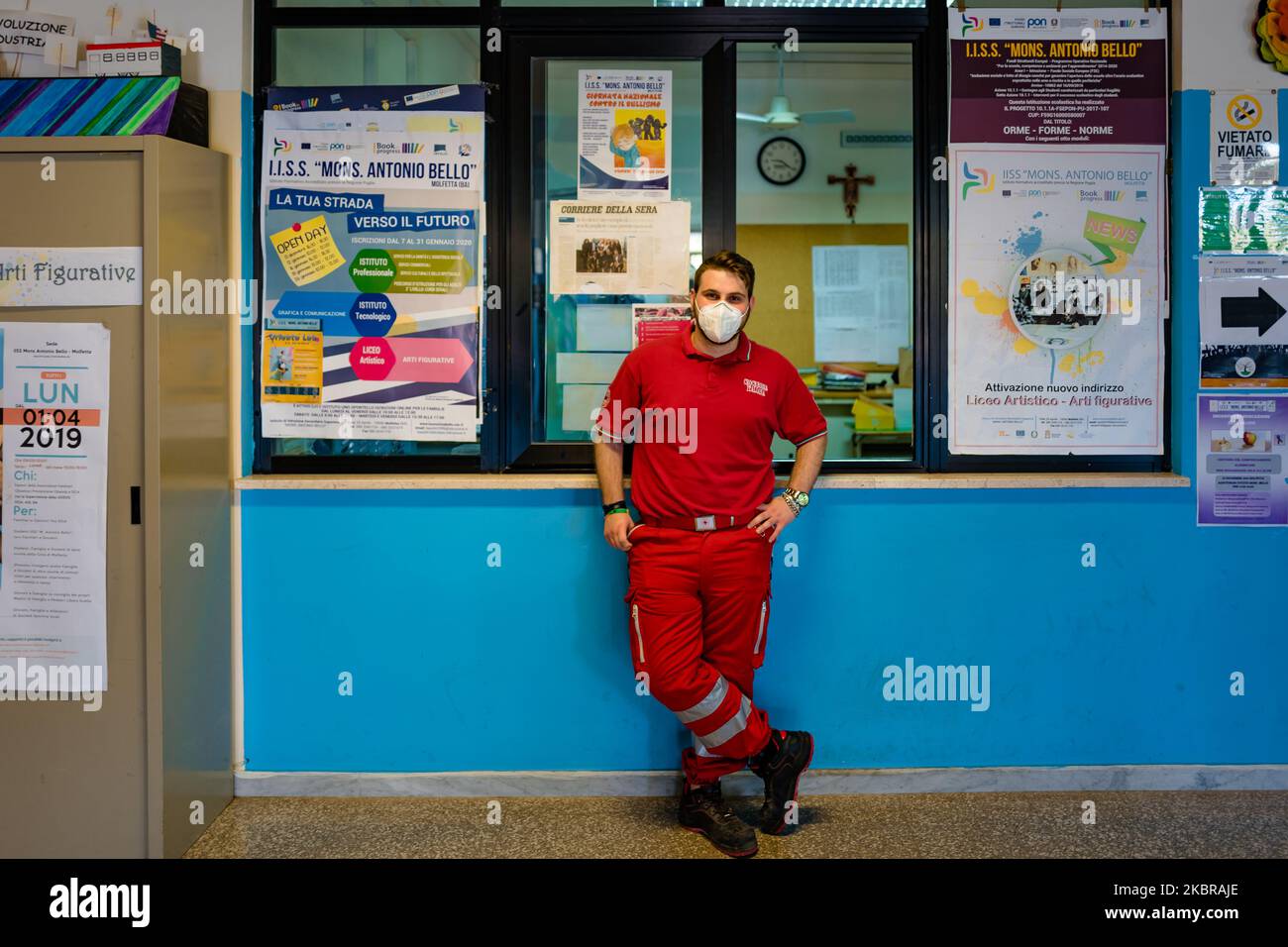 Croce rossa volunteer hi-res stock photography and images - Alamy