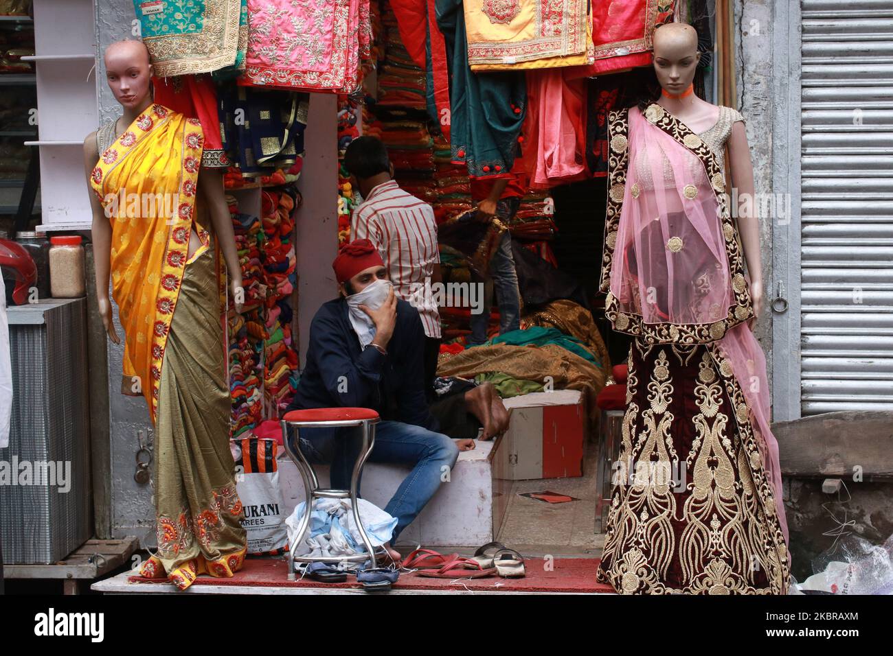Retail garment shop keeper hi-res stock photography and images - Alamy
