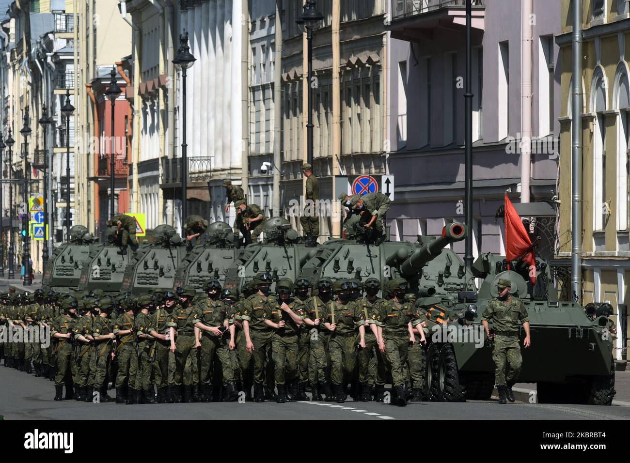 Column of military vehicles hi-res stock photography and images - Alamy