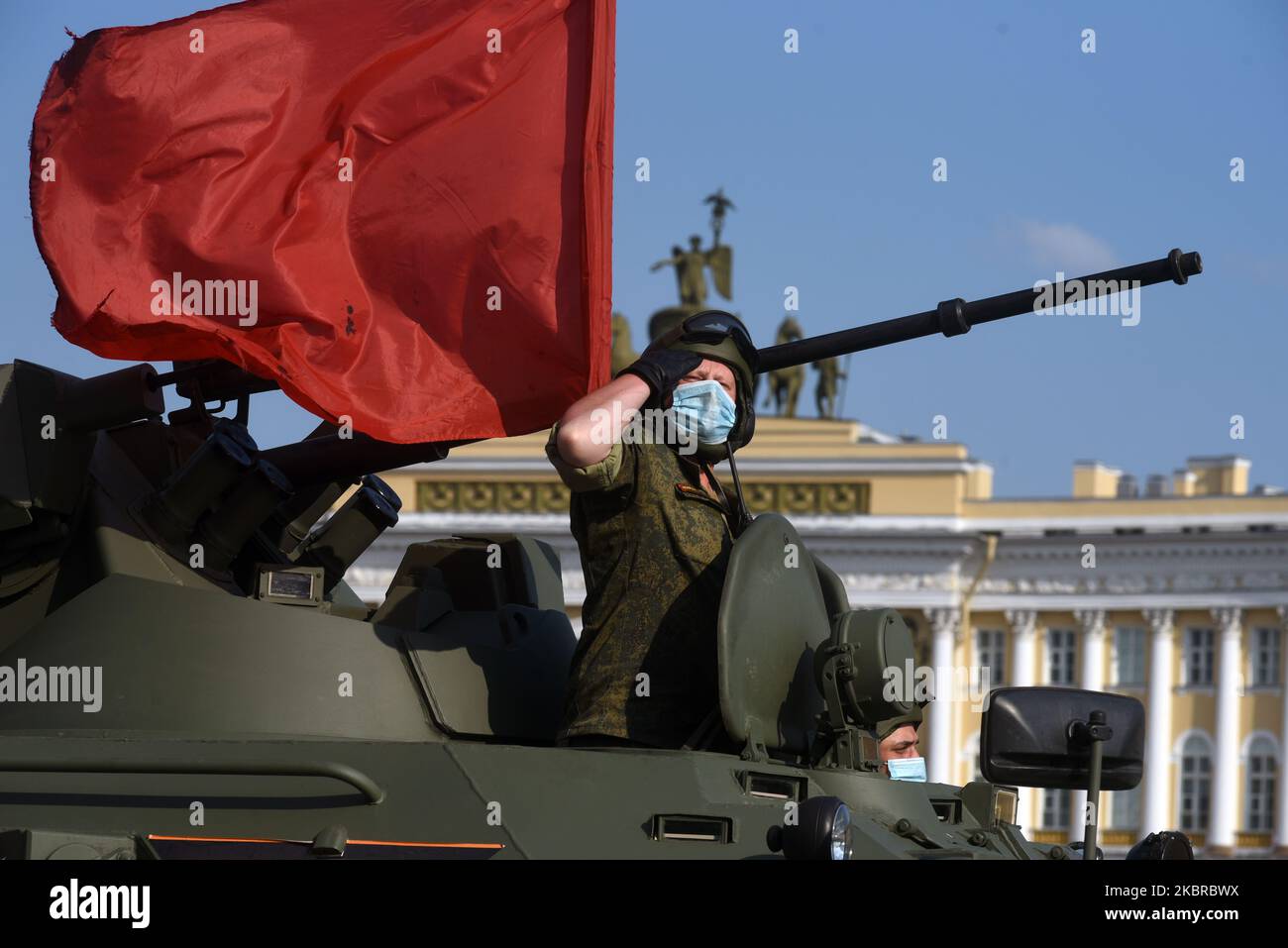 Serviceman render salutes hi-res stock photography and images - Alamy