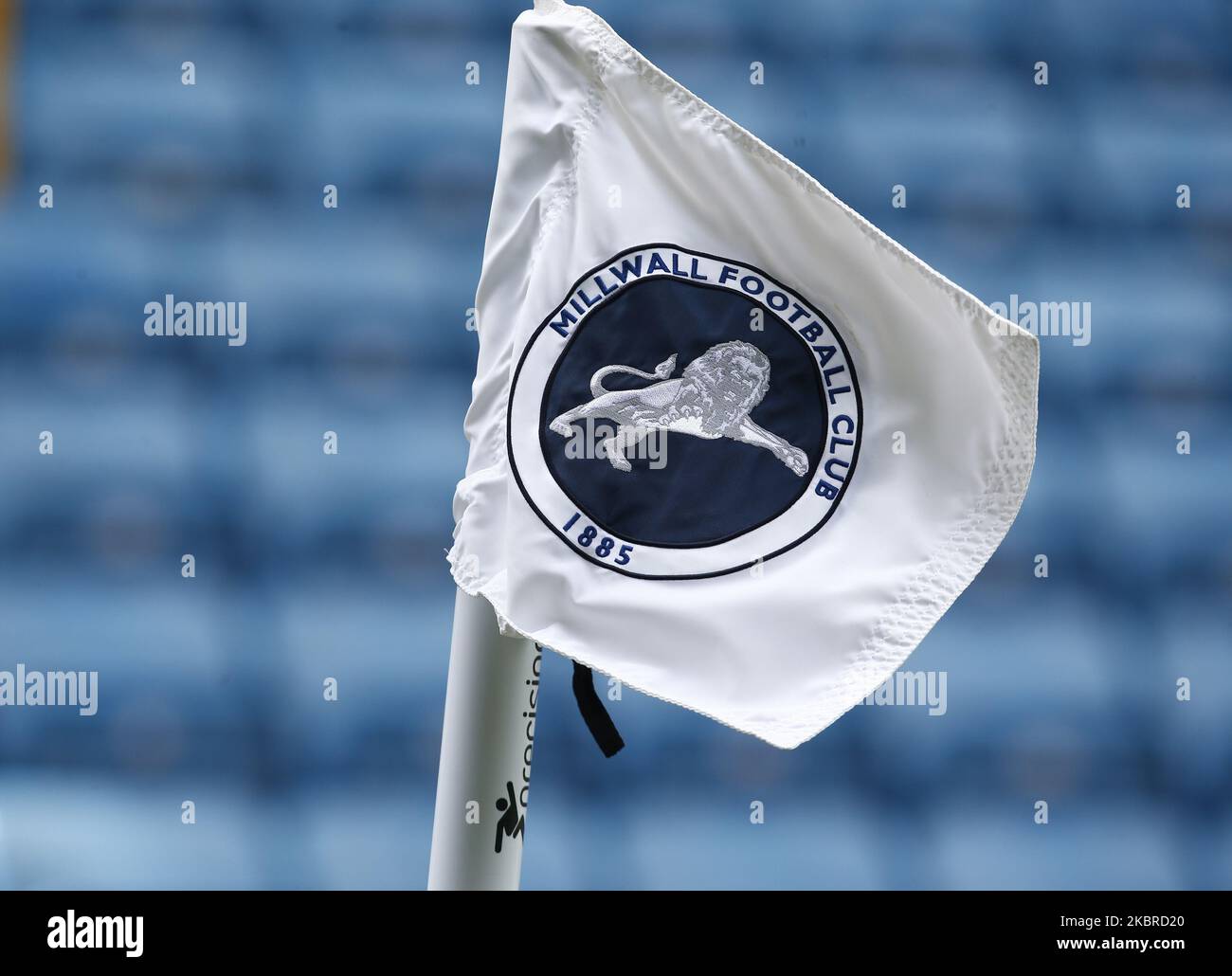 The den millwall corner flag hi-res stock photography and images - Alamy