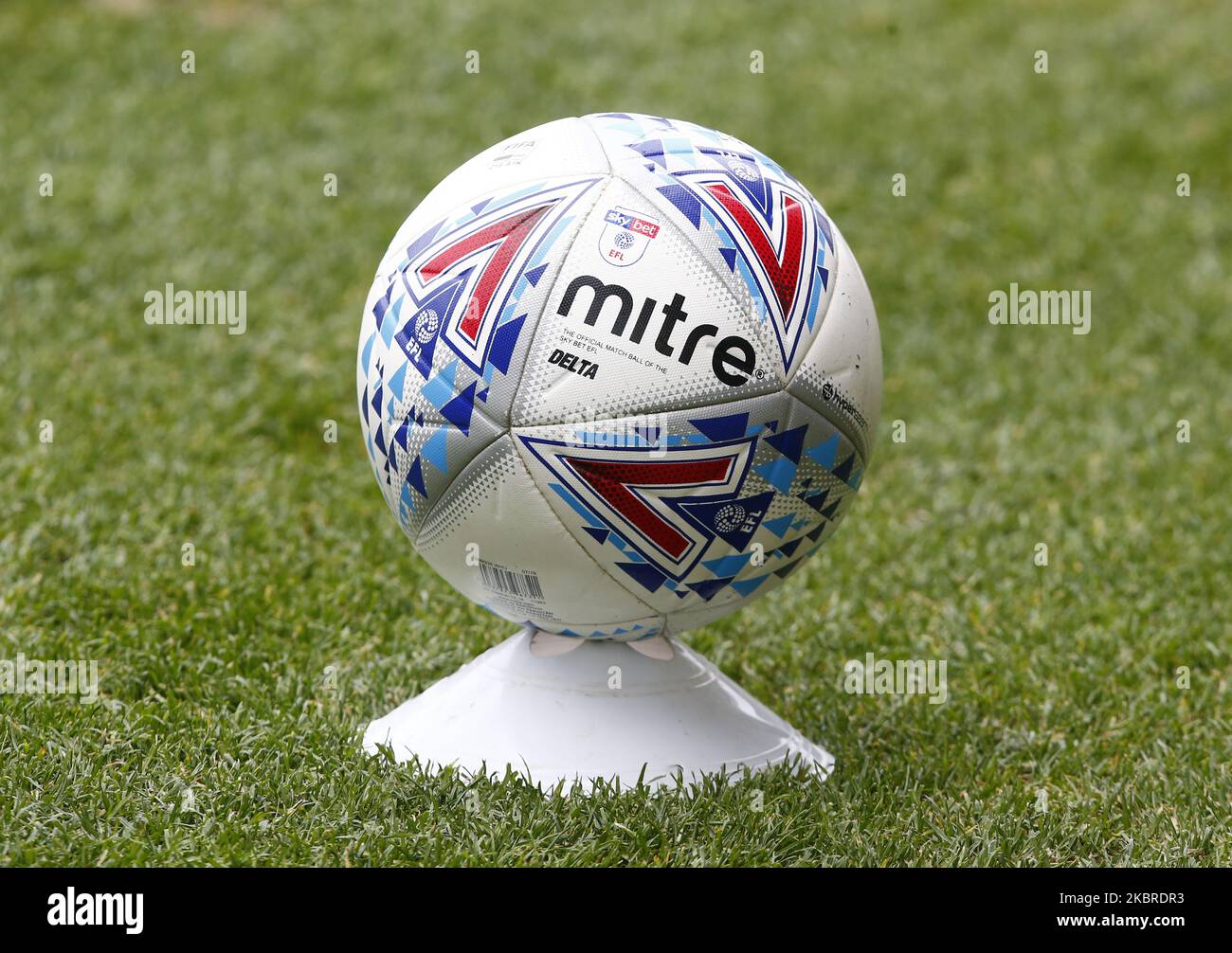 Efl championship ball hi-res stock photography and images - Alamy
