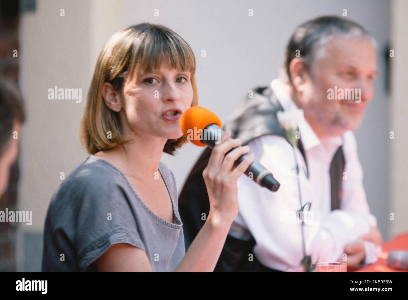 The MLPD leader Gabi Fechtner speaks in the press conference before ...