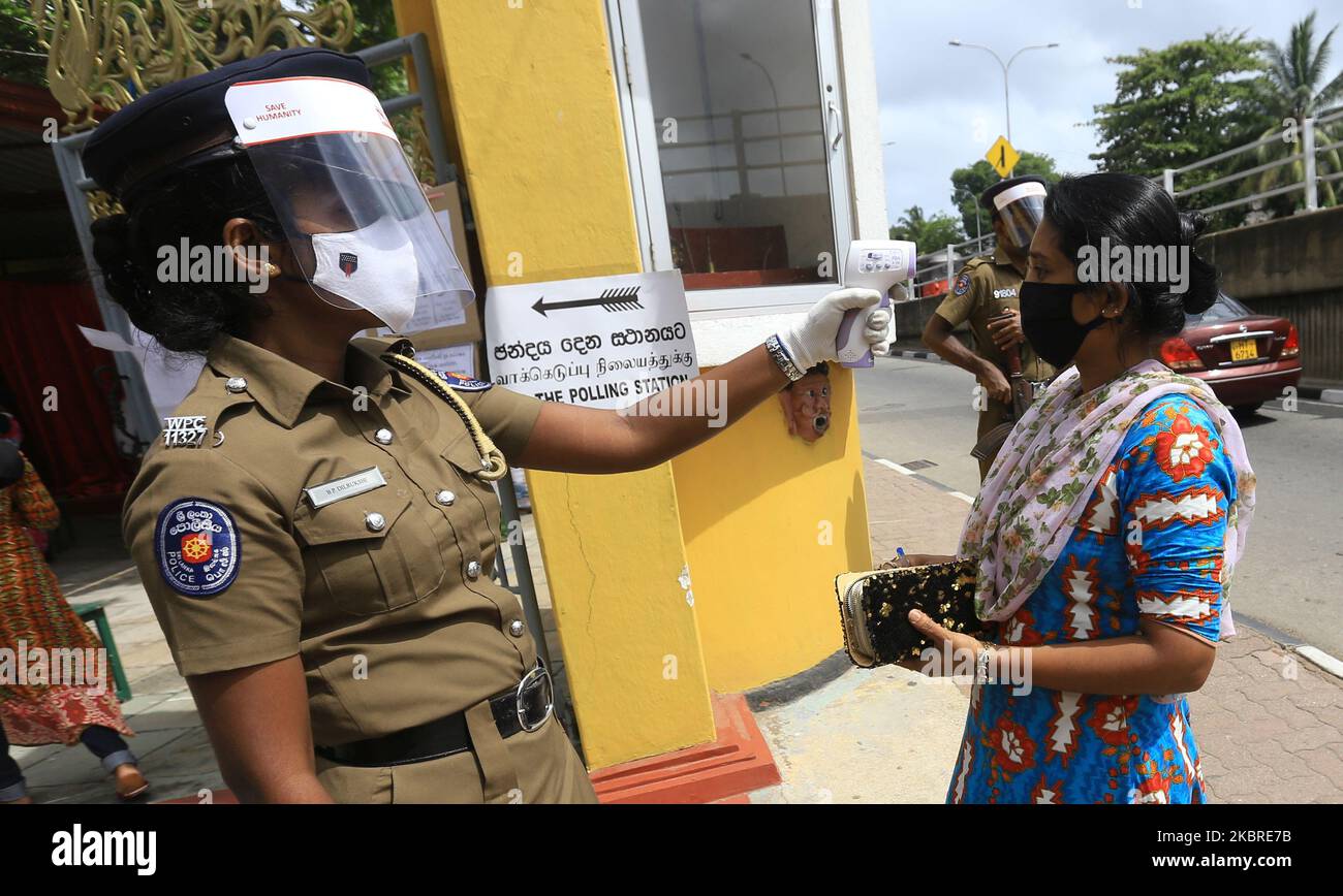 Sri lankan female police officer hi-res stock photography and images ...