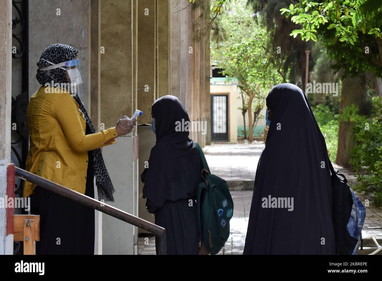 Al azhar high school final exams hi-res stock photography and images ...