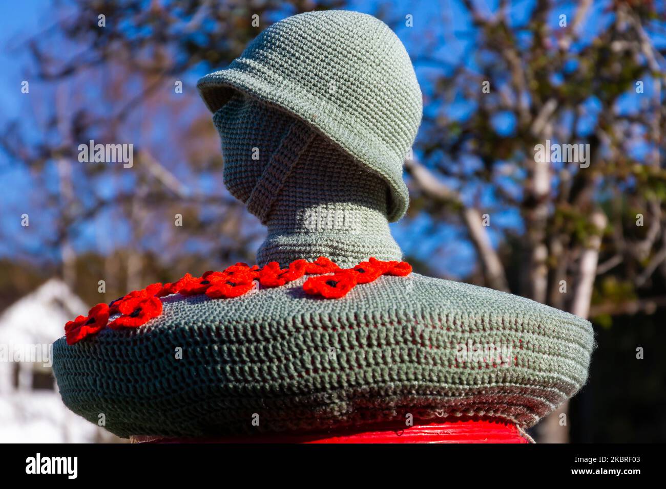 Poole, Dorset, UK. 4th November, 2022. A knitted postbox topper of ...