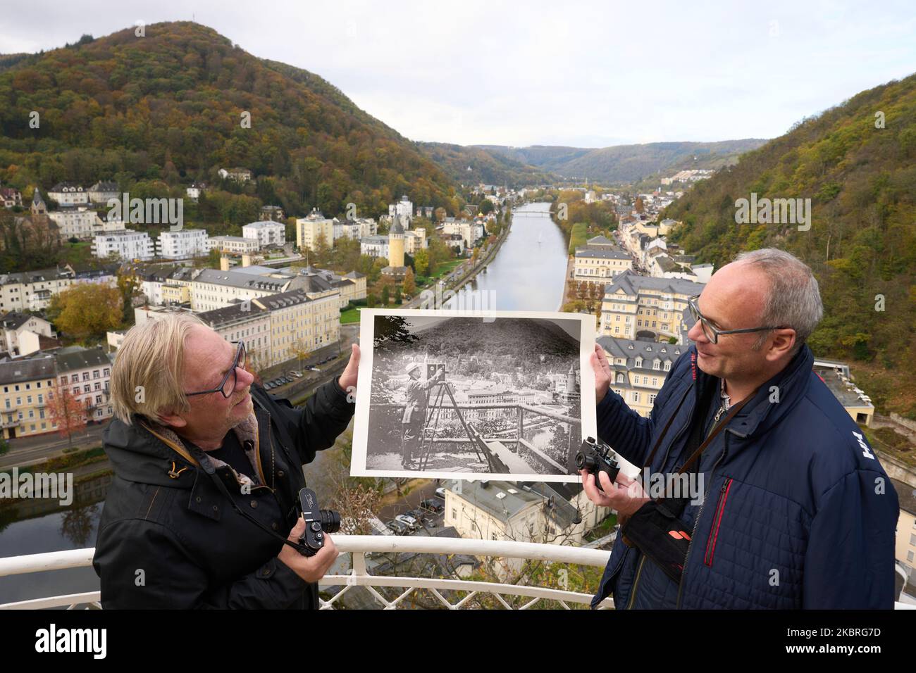 Bad Ems, Germany. 04th Nov, 2022. Photographer Herbert Piel (l) and Tim ...