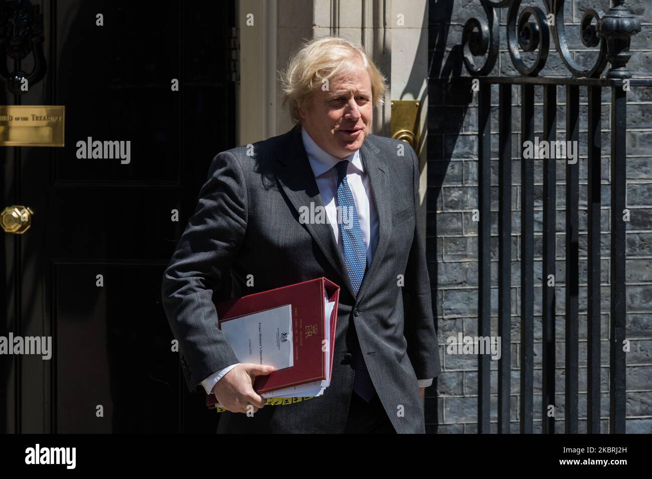 Prime minister boris johnson arts hi-res stock photography and images ...