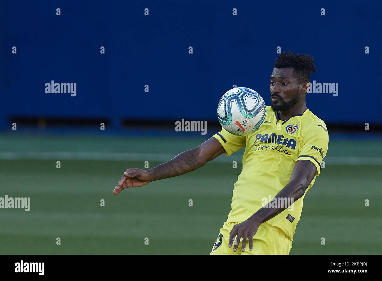 Zambo Anguissa of Villarreal controls the ball during the Liga match ...
