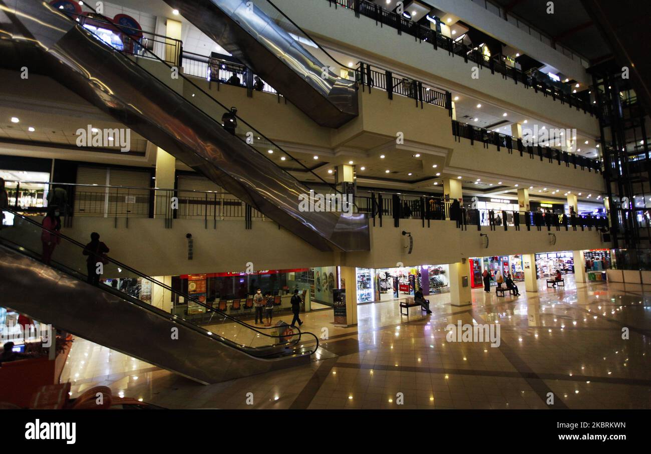 People at Botani Square mall after the reopening of shopping mall in ...