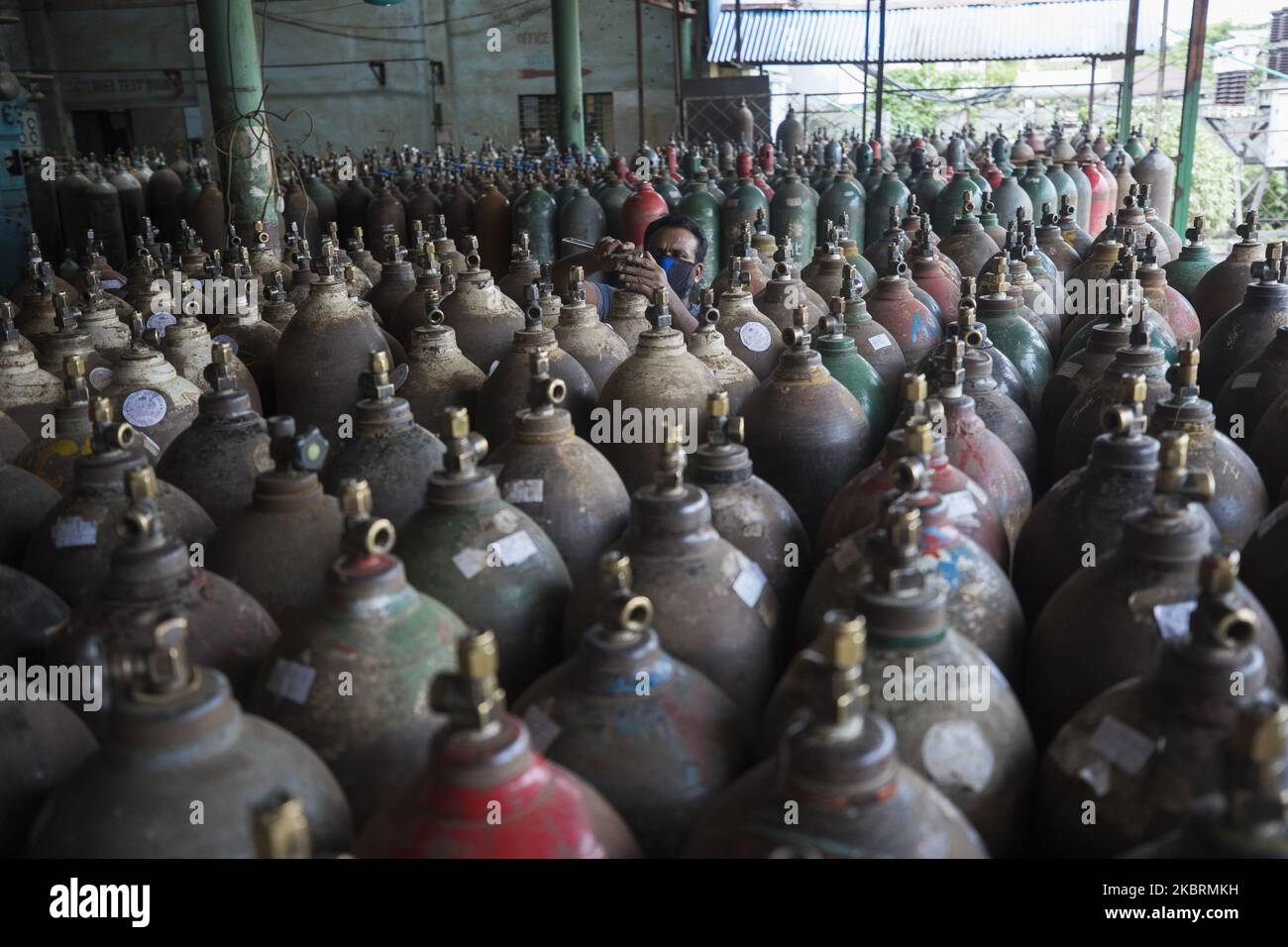 Processing oxygen cylinders hi-res stock photography and images - Alamy