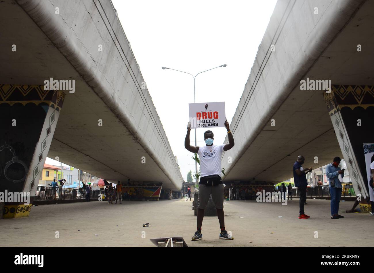 Male volunteer hold placard hi-res stock photography and images - Alamy