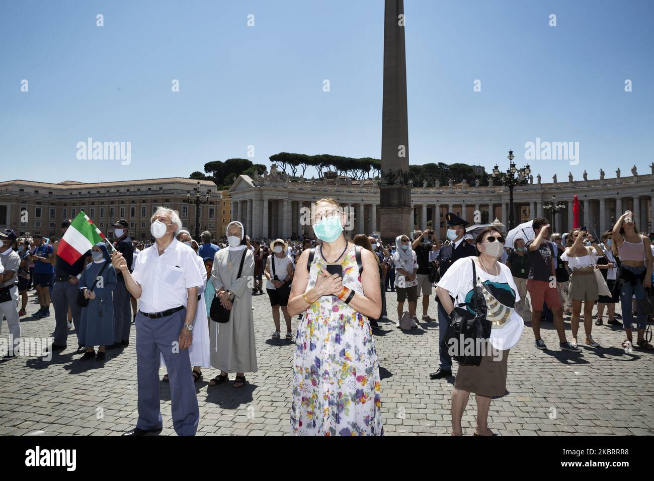 A group of belivers during the Pope Francis sunday Angelus at San ...