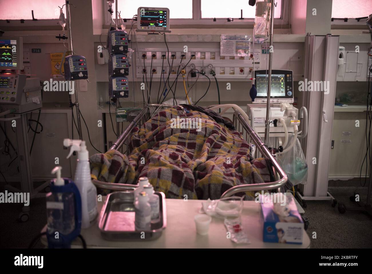 Unconscious and intubated Covid-19 patients are treated in Sapopemba ...